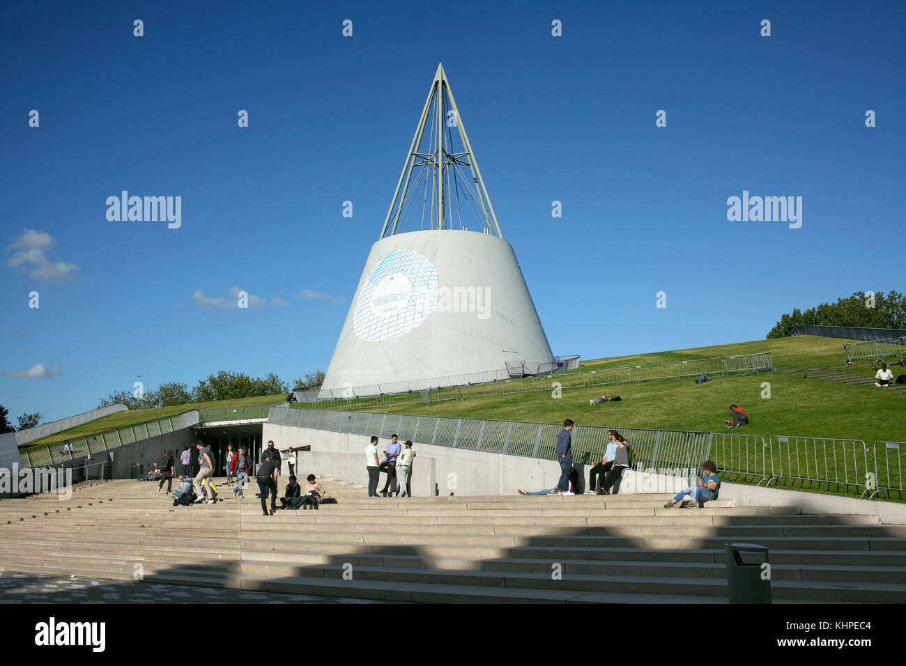 L'entrata dell'edificio della biblioteca di Delft University of ...
