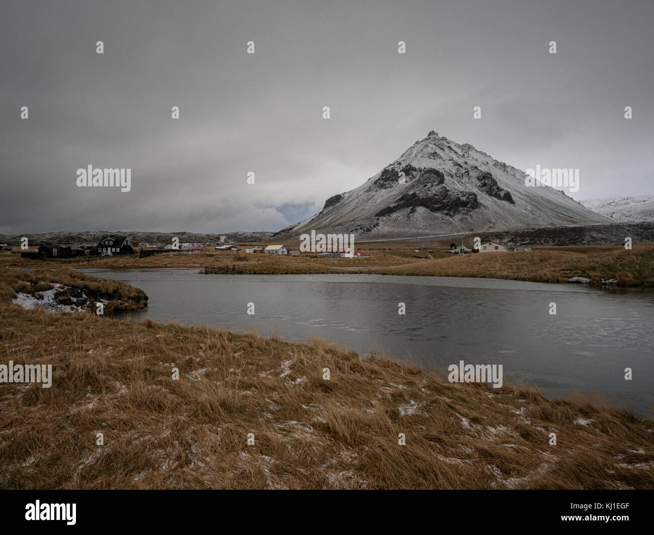 Arnarstapi, un villaggio ai piedi del monte Stapafell tra Hellnar ...