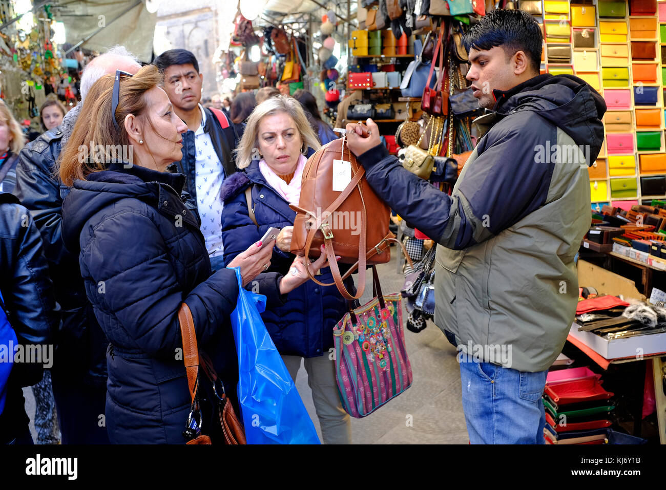 Mercato della pelle immagini e fotografie stock ad alta risoluzione - Alamy