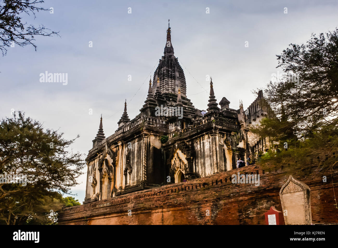 Shwegugyi temple immagini e fotografie stock ad alta risoluzione - Alamy