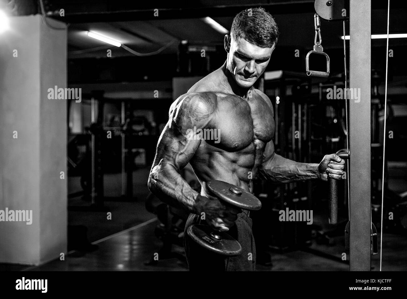 Esercizi di body building Foto e Immagini Stock in Bianco e Nero - Alamy