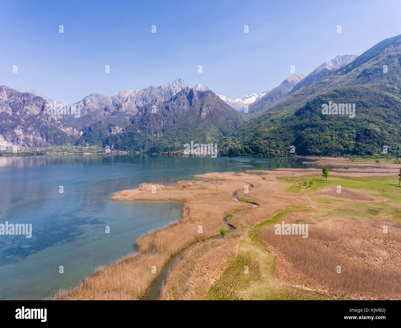 Novate lago di mezzola immagini e fotografie stock ad alta risoluzione ...