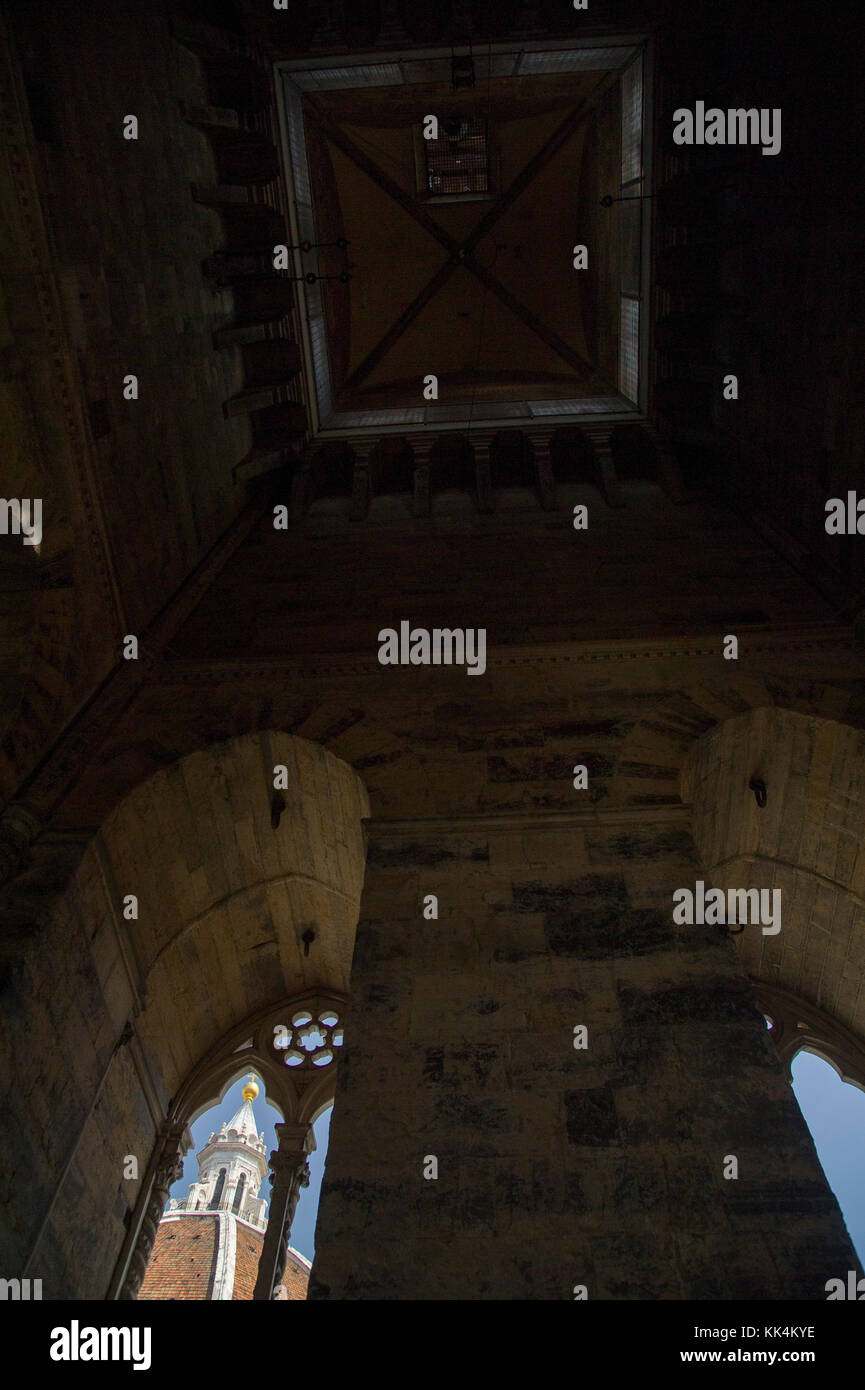 Gotico italiano il Campanile di Giotto (il Campanile di Giotto) e ...