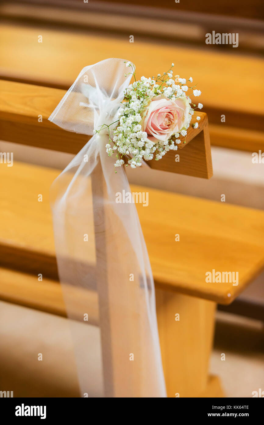 Fiori con navata della chiesa immagini e fotografie stock ad alta ...