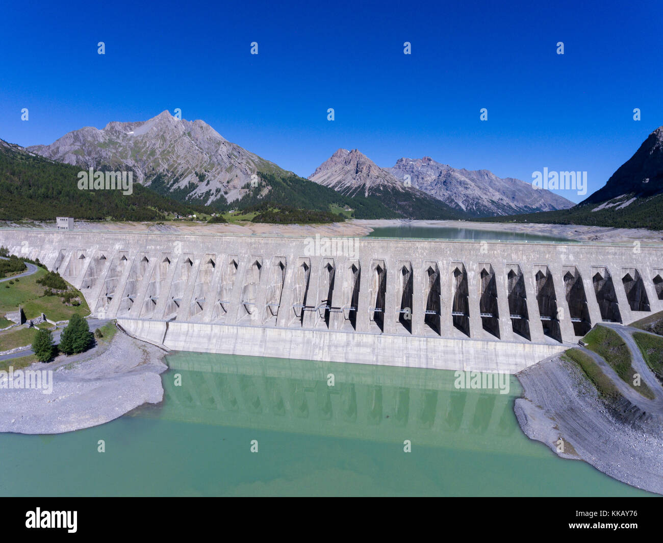 Lago di livigno in valtellina immagini e fotografie stock ad alta ...