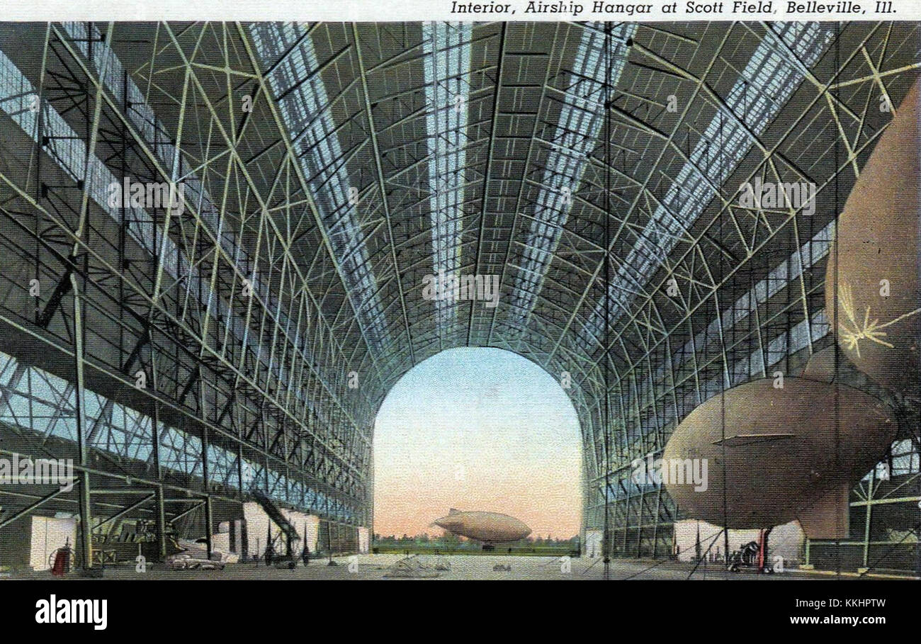 Interior airship hangar immagini e fotografie stock ad alta risoluzione ...