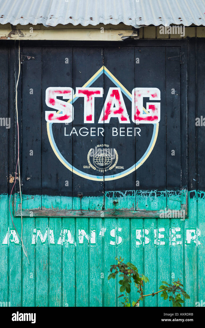 St. Kitts e Nevis, Nevis, Oualie Beach, Shebate, bar all'aperto con ...