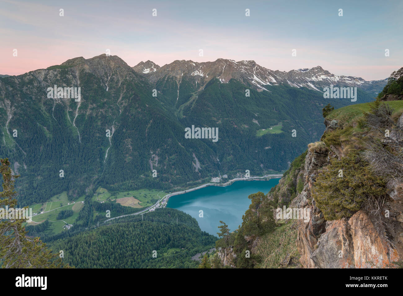 Poschiavo lake immagini e fotografie stock ad alta risoluzione - Alamy