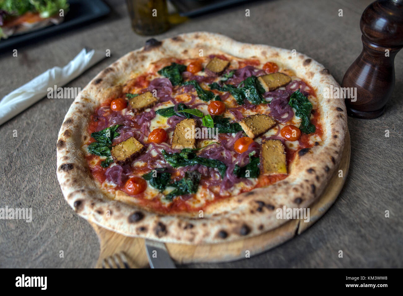 Autentica pizza italiana immagini e fotografie stock ad alta ...