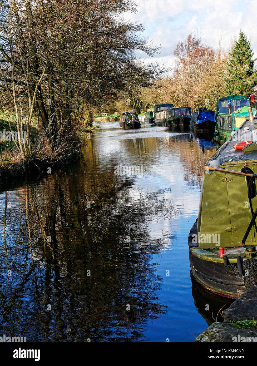 Salterforth inghilterra. Il leeds liverpool canal a salterforth nella ...