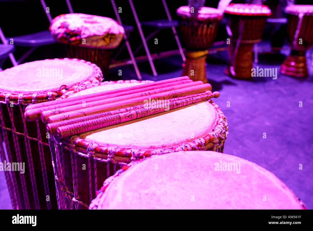 Tamburi etnici immagini e fotografie stock ad alta risoluzione - Alamy