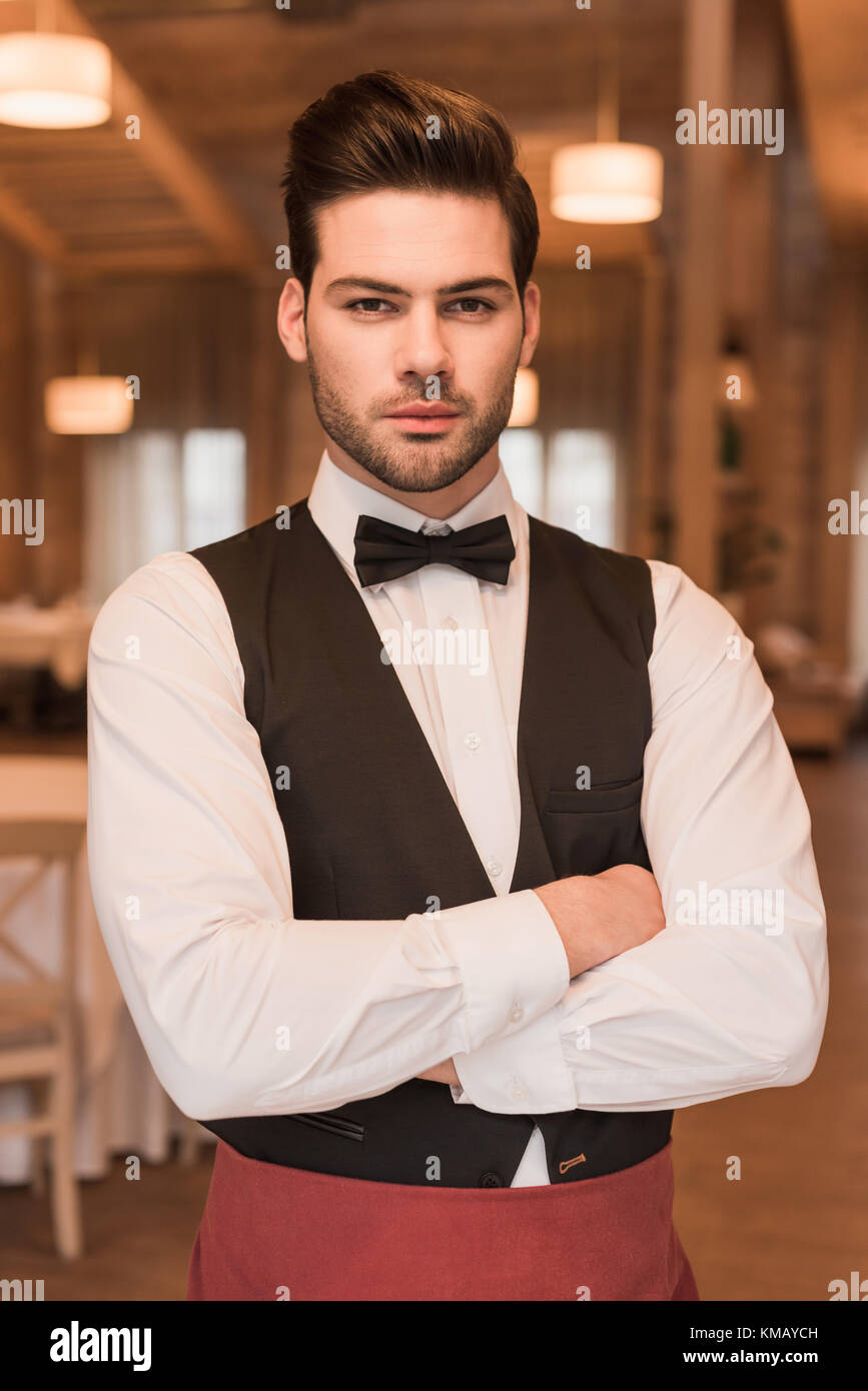 Cameriere in legno immagini e fotografie stock ad alta risoluzione - Alamy