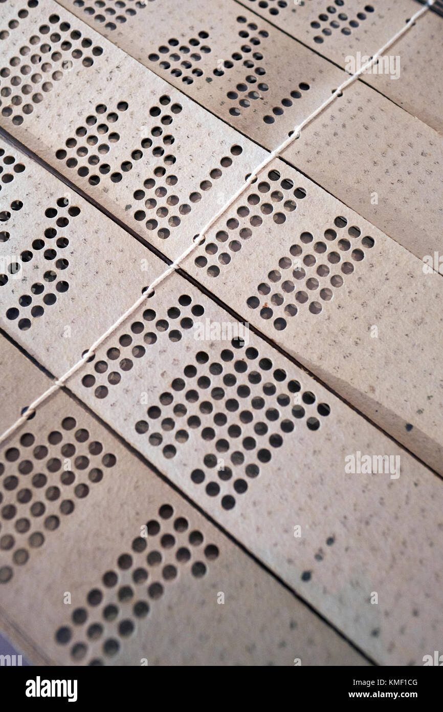 Tessitura di schede perforate immagini e fotografie stock ad alta ...