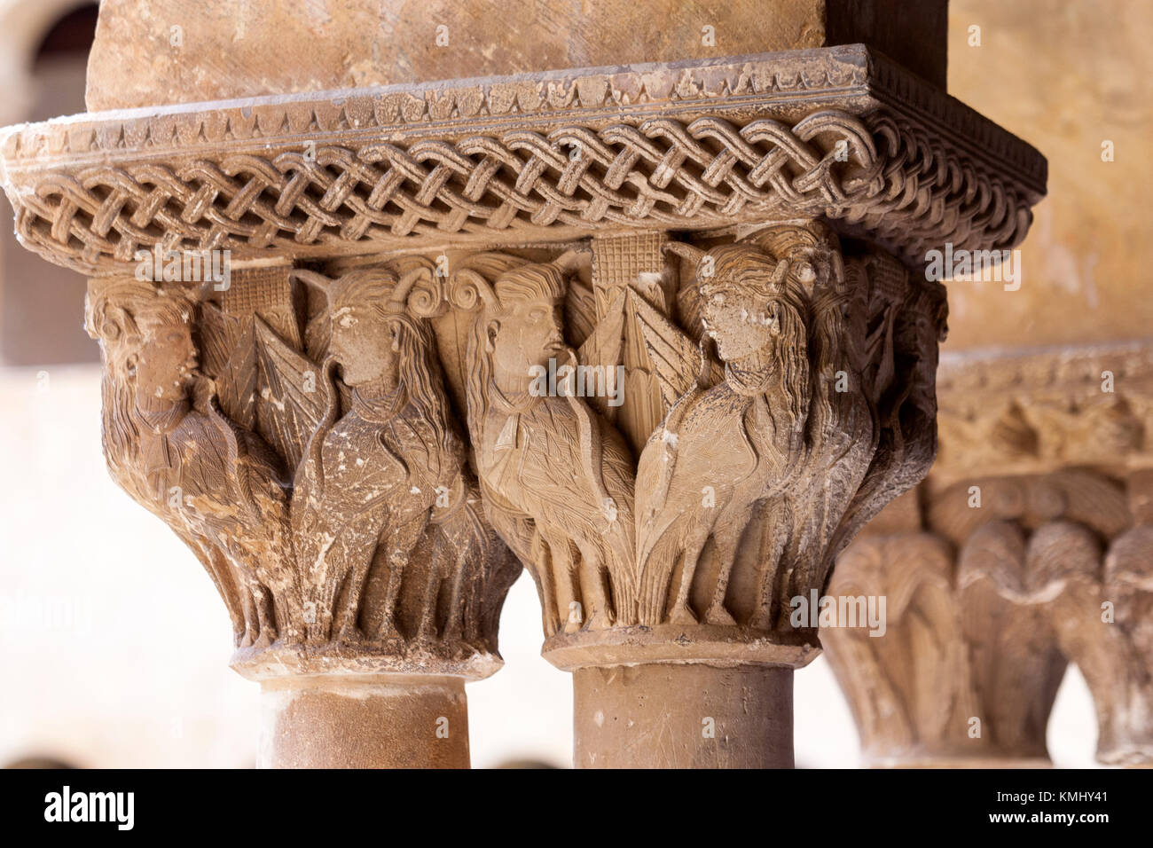 Capitelli romanici immagini e fotografie stock ad alta risoluzione - Alamy