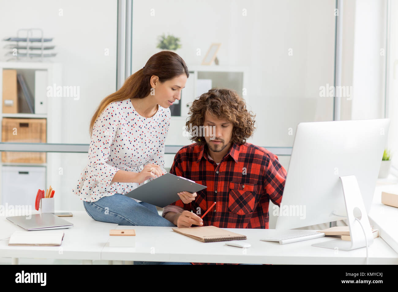 Spiegare le note immagini e fotografie stock ad alta risoluzione - Alamy