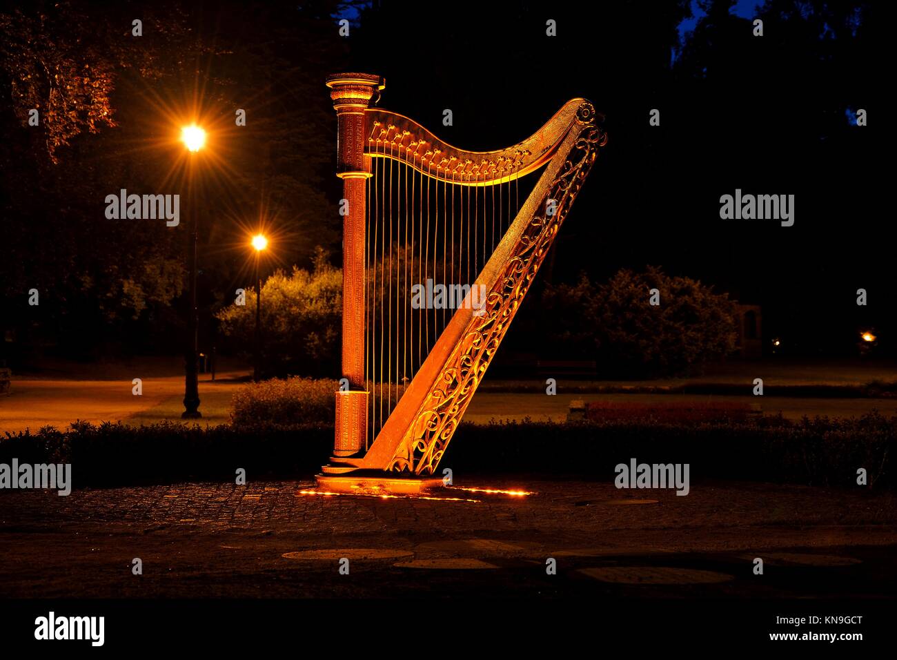 Strumento musicale a pizzico immagini e fotografie stock ad alta ...