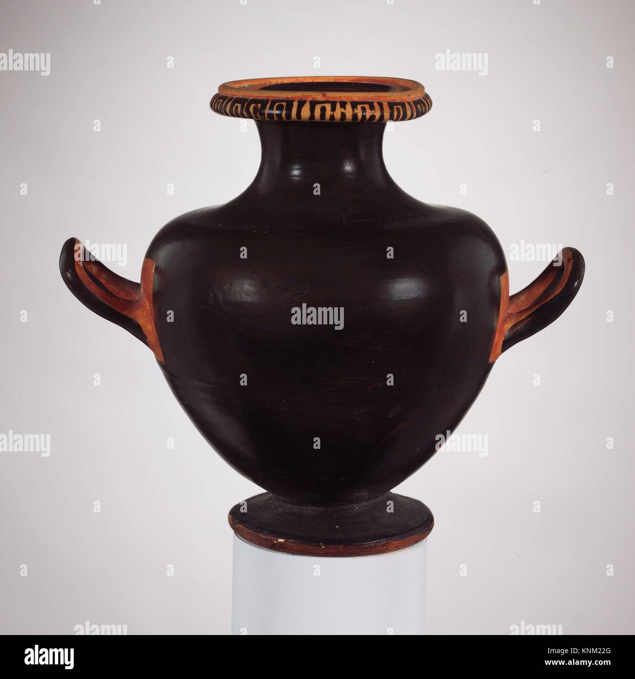 Terracotta hydria immagini e fotografie stock ad alta risoluzione - Alamy