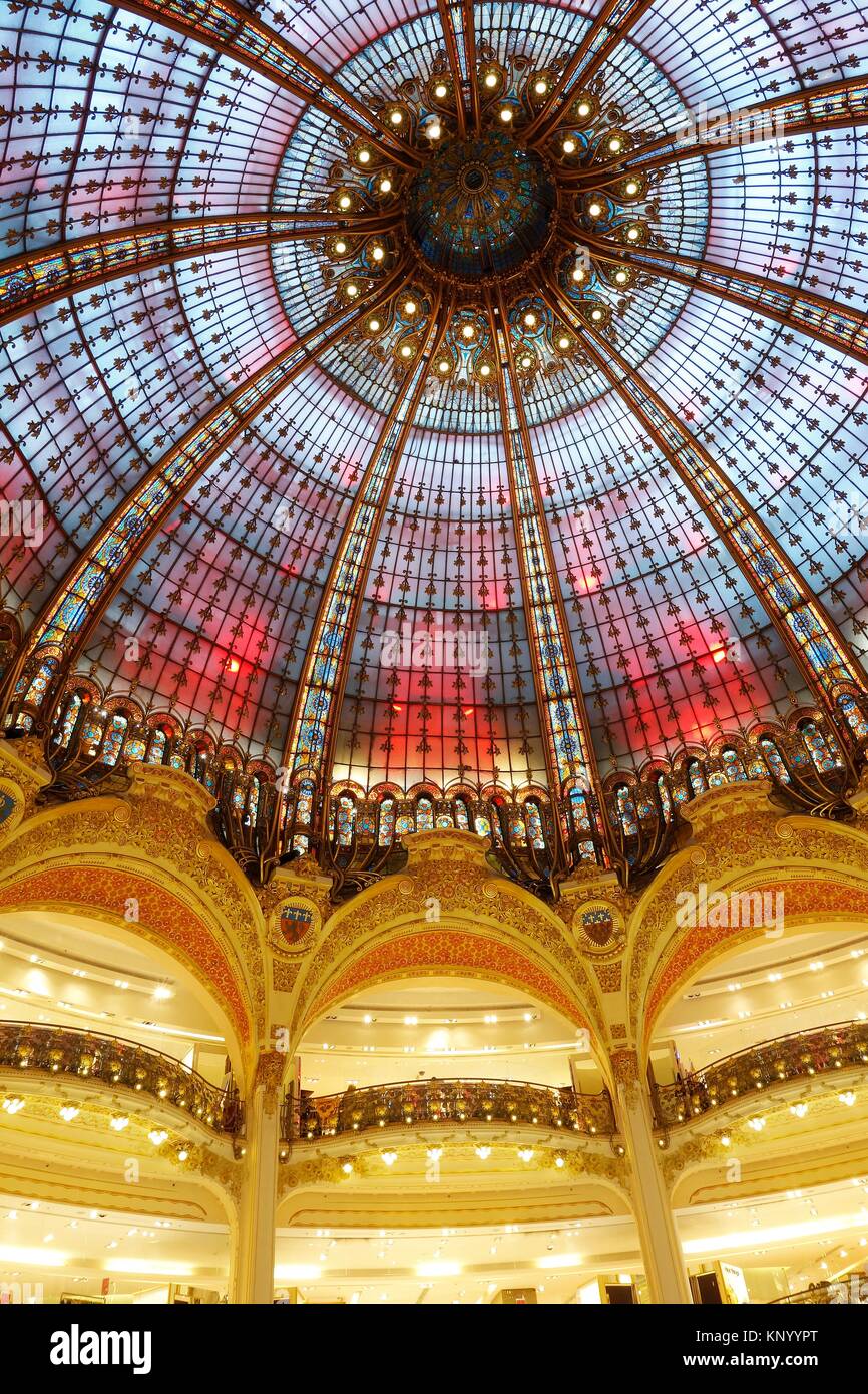 Cupola del tetto di lusso verticale immagini e fotografie stock ad alta risoluzione - Alamy