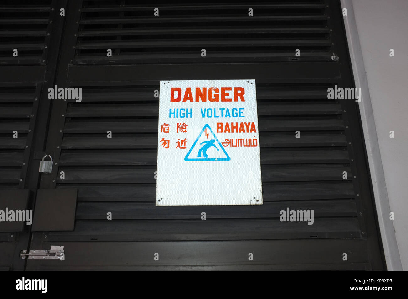 Pericolo di pittogramma di folgorazione immagini e fotografie stock ad ...