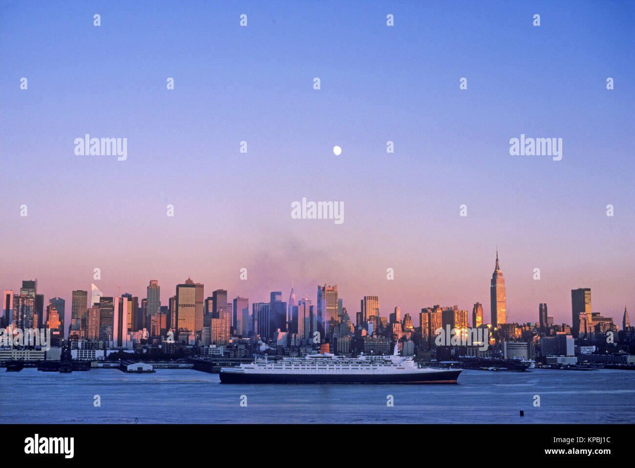 Regina elisabetta 2 immagini e fotografie stock ad alta risoluzione - Alamy
