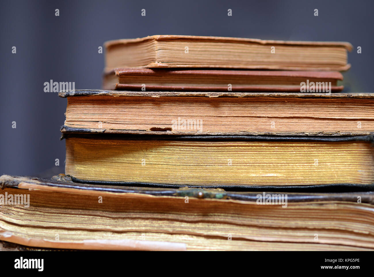 Vecchie pagine immagini e fotografie stock ad alta risoluzione - Alamy