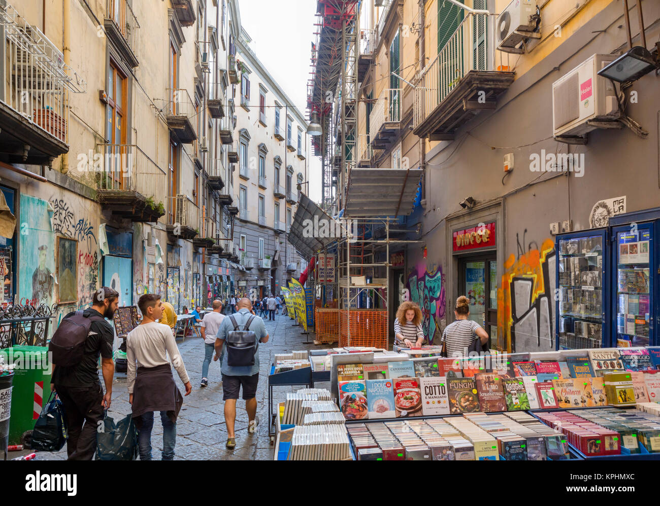 Bookshop su Via Port'Alba nel centro storico (Centro Storico), Napoli ...