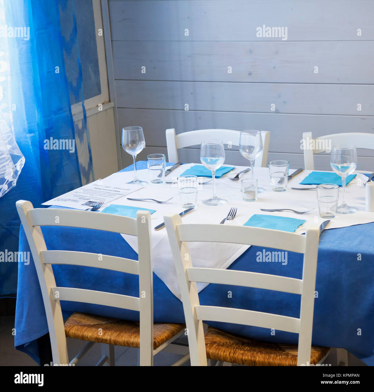 Tovaglie per apparecchiare la tavola immagini e fotografie stock ad ...