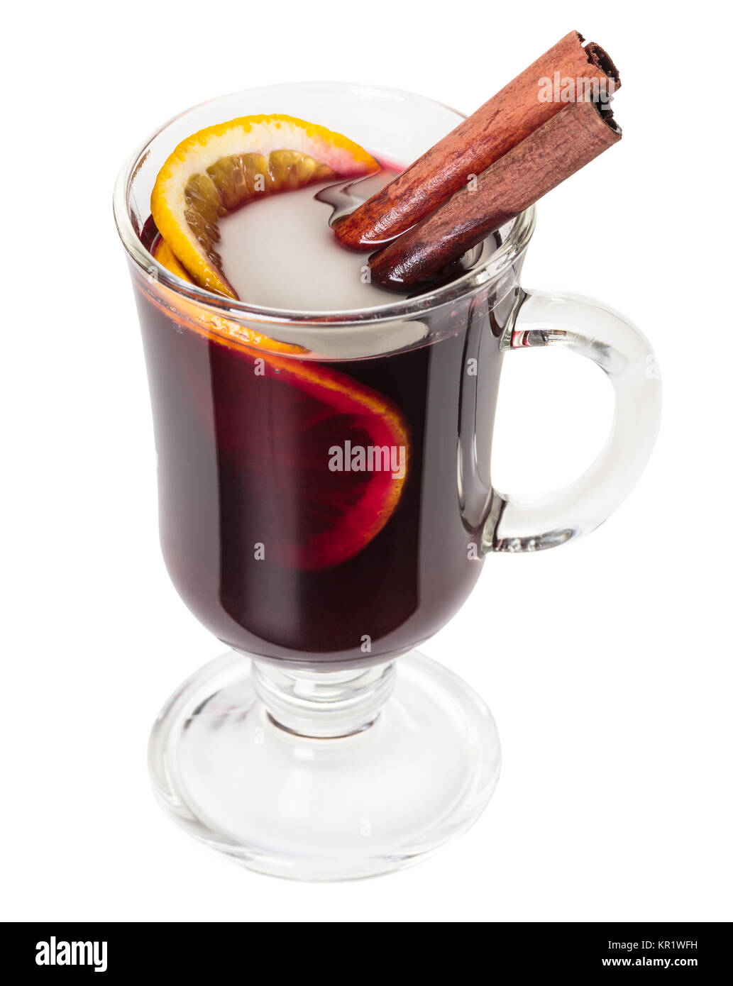 Bere caldo vin brulé su sfondo bianco Foto stock - Alamy