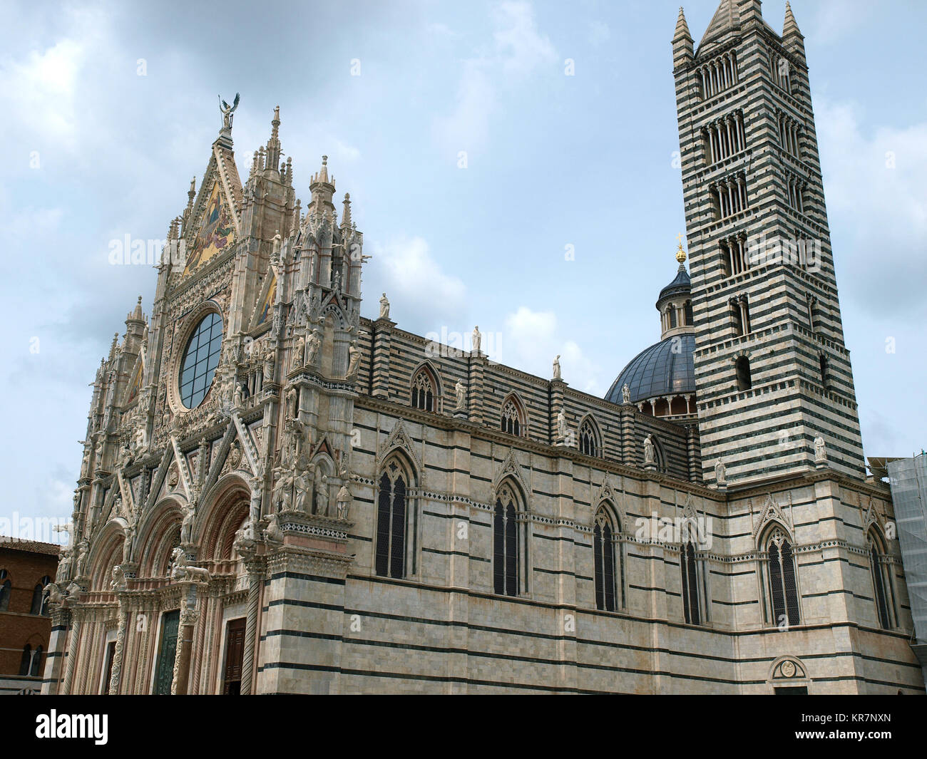 Il Duomo di Siena che è stata costruita nel XII e XIII secolo, è una ...