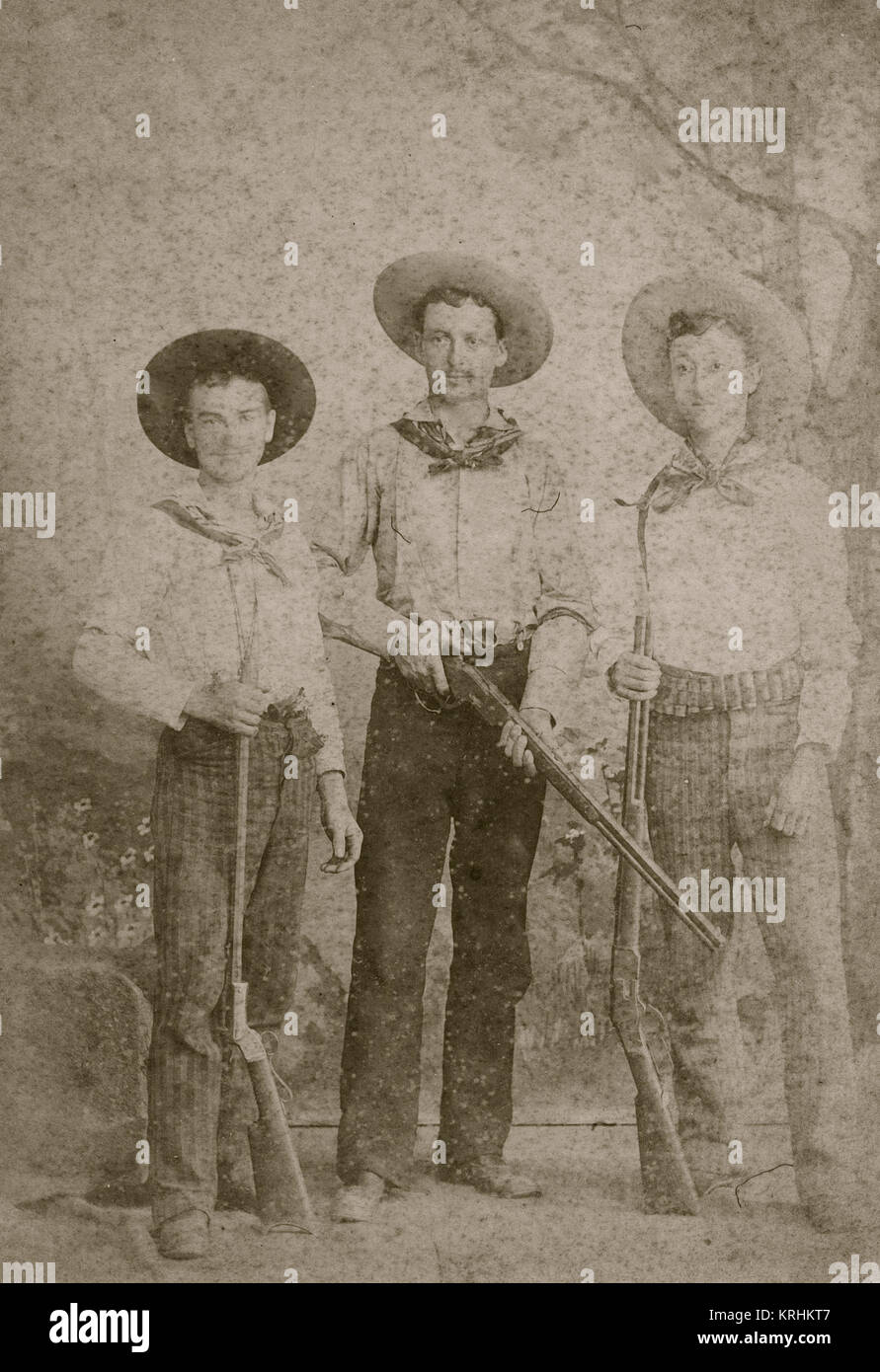 Texani con le pistole immagini e fotografie stock ad alta risoluzione ...