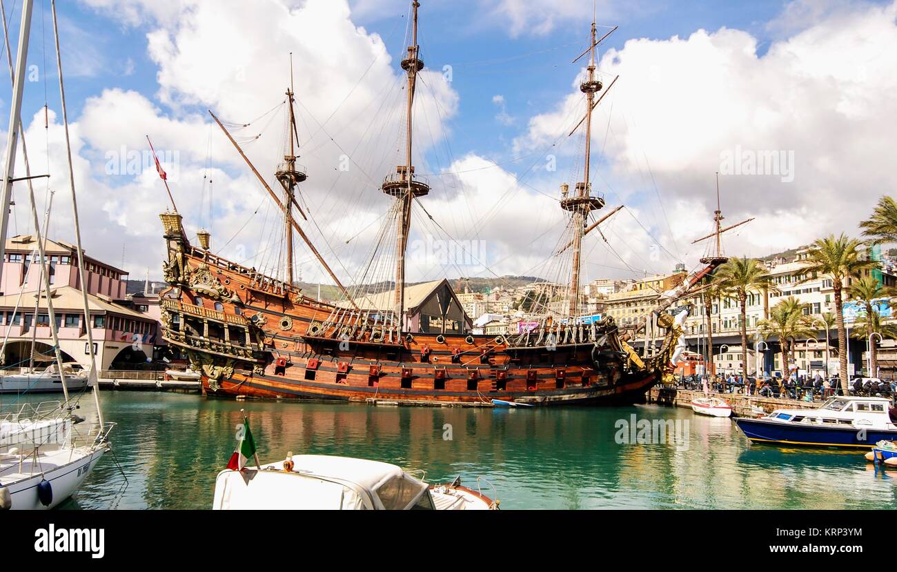 Galeone al porto immagini e fotografie stock ad alta risoluzione - Alamy