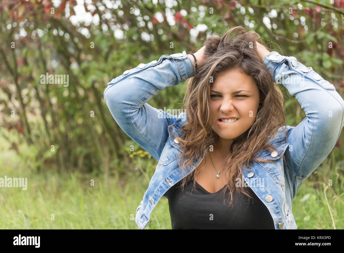 Smorfia accigliata immagini e fotografie stock ad alta risoluzione - Alamy