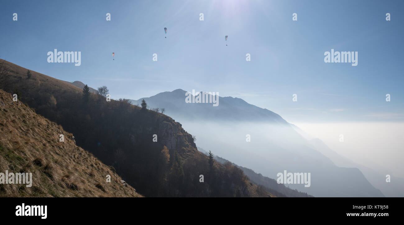 Volare in cielo immagini e fotografie stock ad alta risoluzione - Alamy