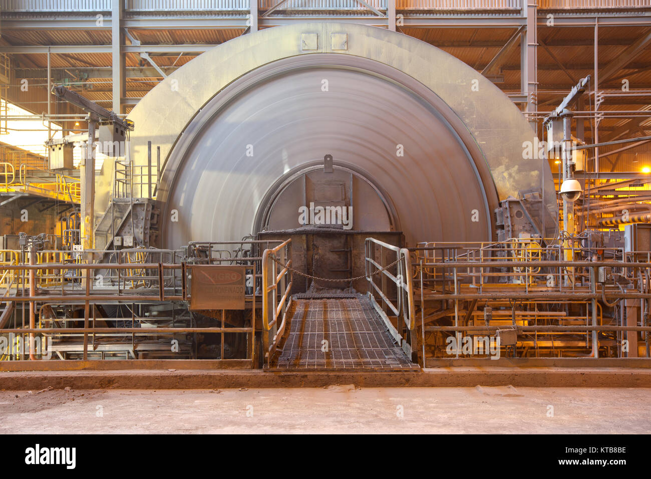 Copiapo, regione de Atacama, Cile - mulino a sfere a Candelaria miniera ...