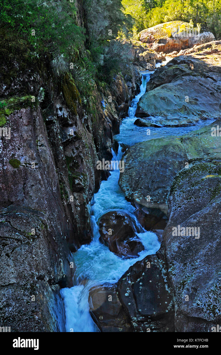 Fiume impetuoso immagini e fotografie stock ad alta risoluzione - Alamy