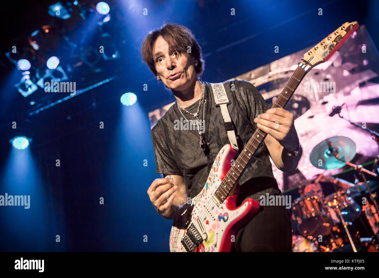 Musicista steve wai immagini e fotografie stock ad alta risoluzione - Alamy