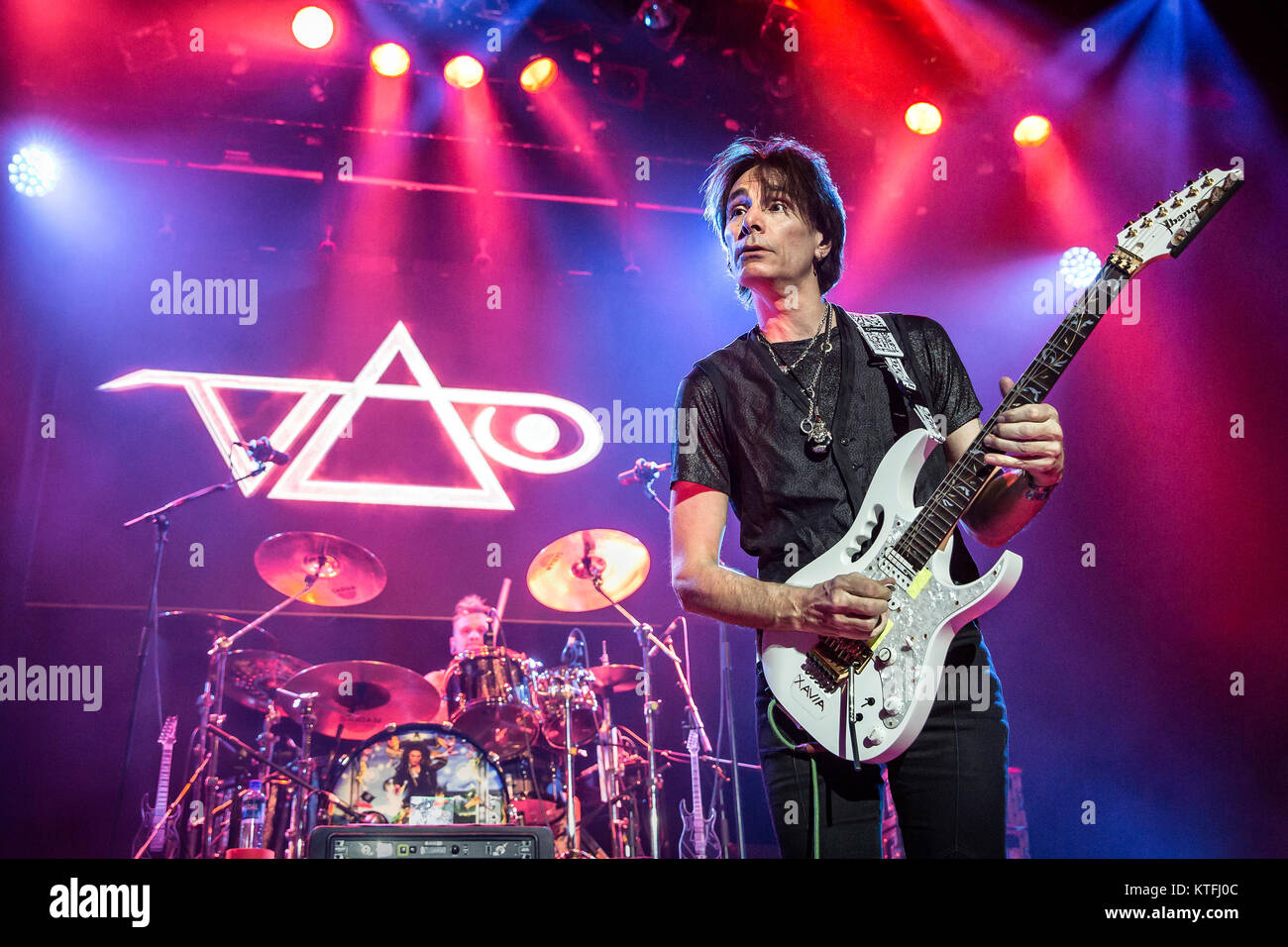 Musicista steve wai immagini e fotografie stock ad alta risoluzione - Alamy