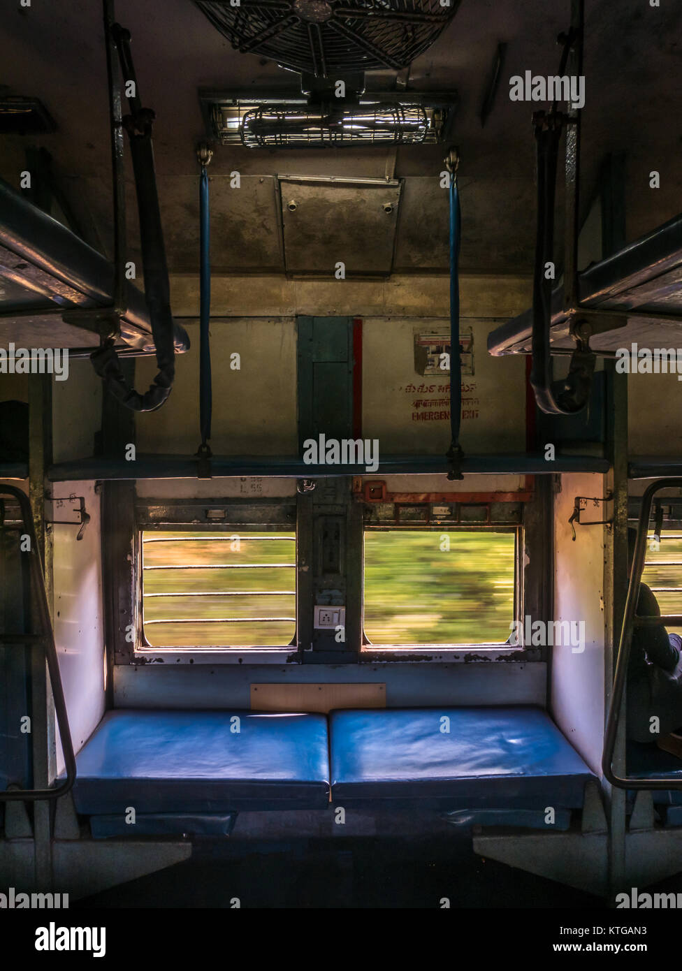 Scompartimento del treno locale immagini e fotografie stock ad alta ...