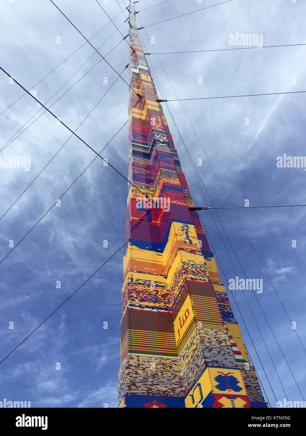 Tel Aviv, Israele. 28 dicembre, 2017. La torre di lego giunge fino al ...