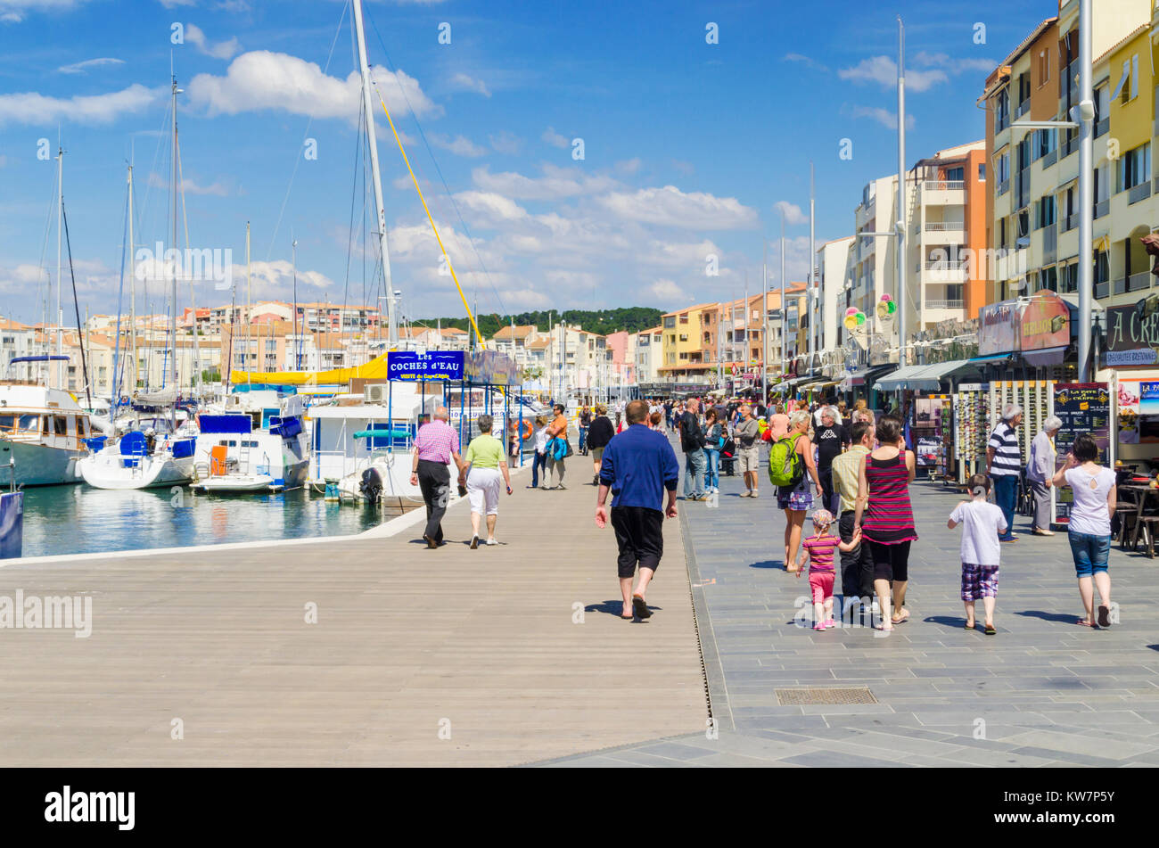 Cap d Agde marina promenade, Herault, Languedoc-Roussillon, Francia ...