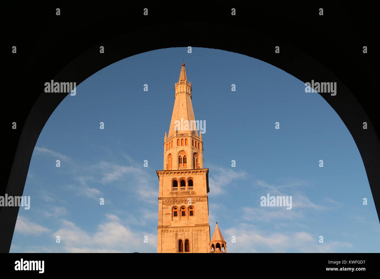 Torre ghirlandina simbolo di modena immagini e fotografie stock ad alta ...