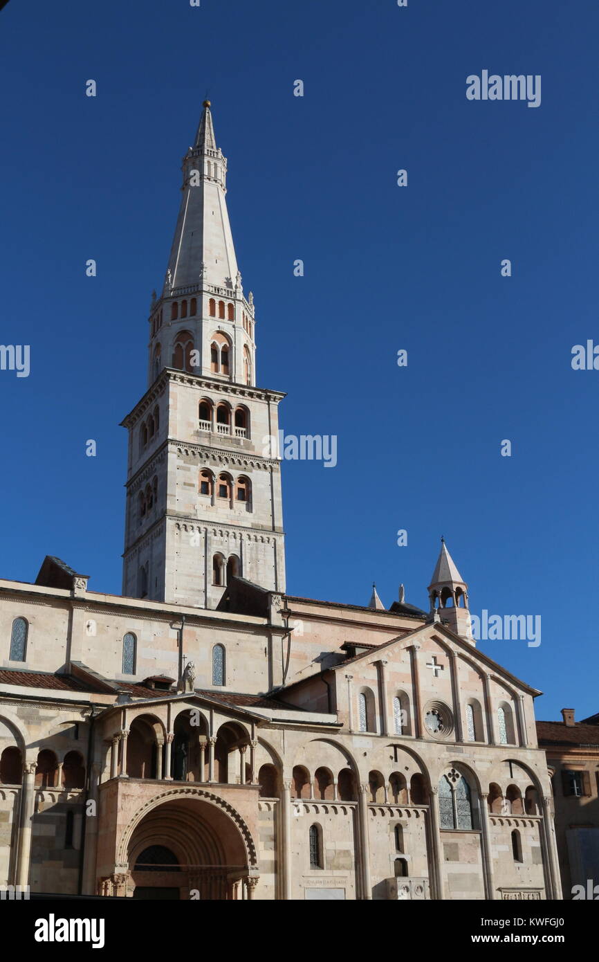 Torre ghirlandina simbolo di modena immagini e fotografie stock ad alta ...