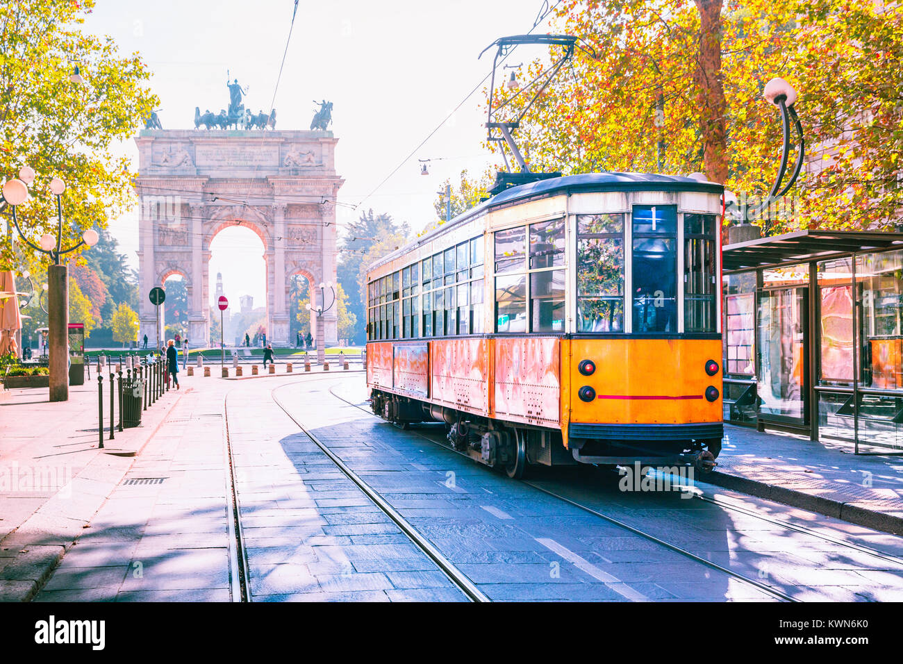 Milano tram immagini e fotografie stock ad alta risoluzione - Alamy