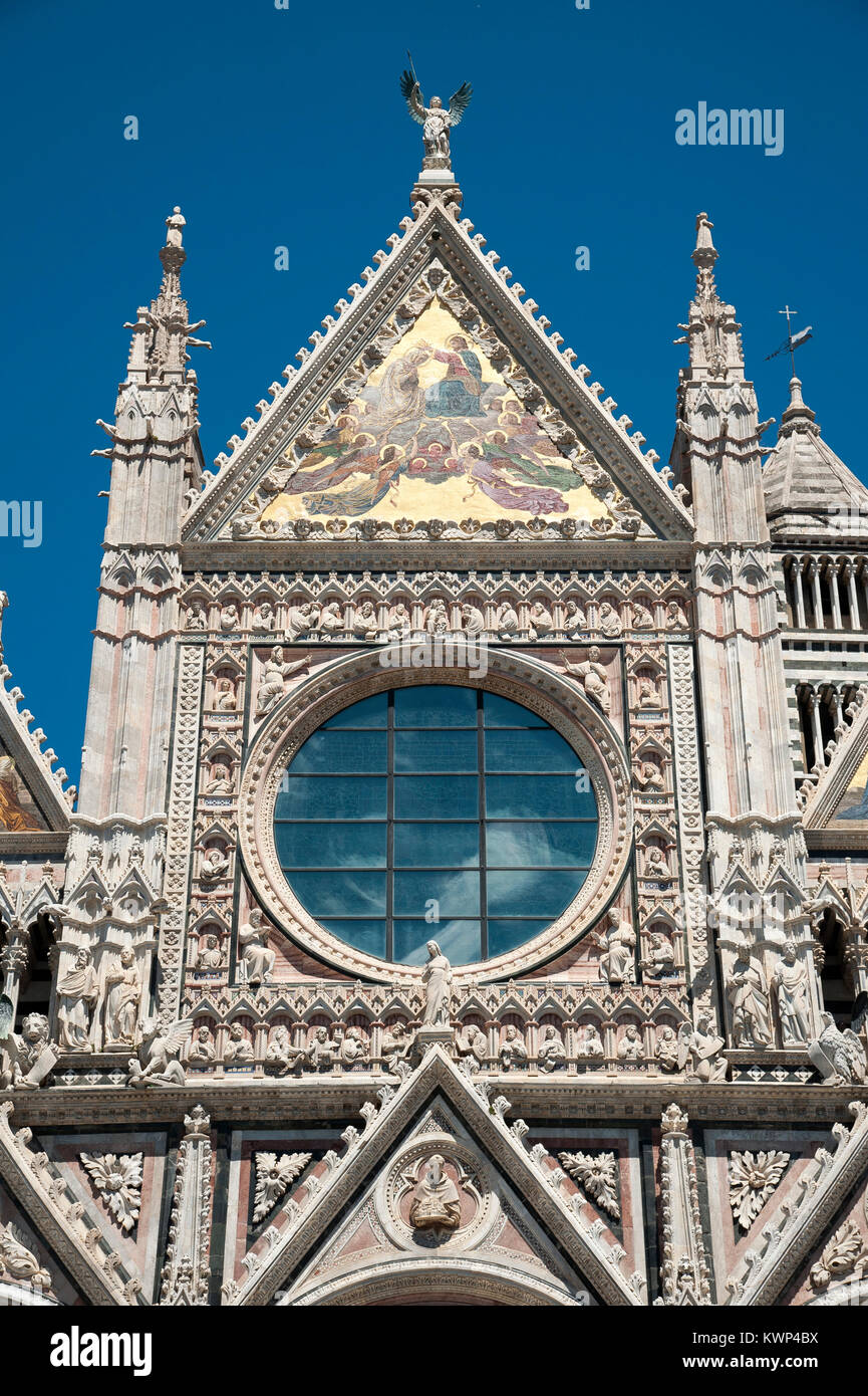 Italiano facciata gotica di Giovanni Pisano dal XIII secolo di stile ...