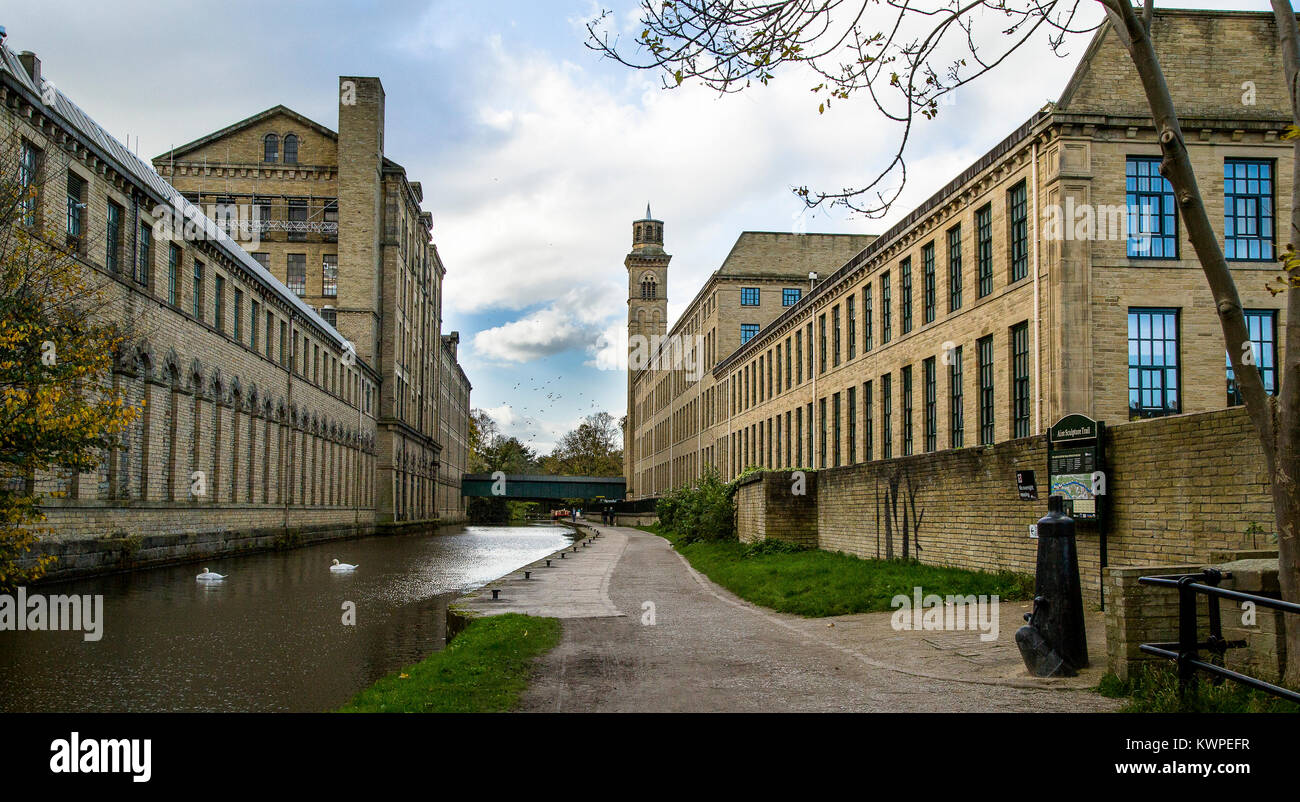 Mulino lungo il canale di leeds e liverpool immagini e fotografie stock ...