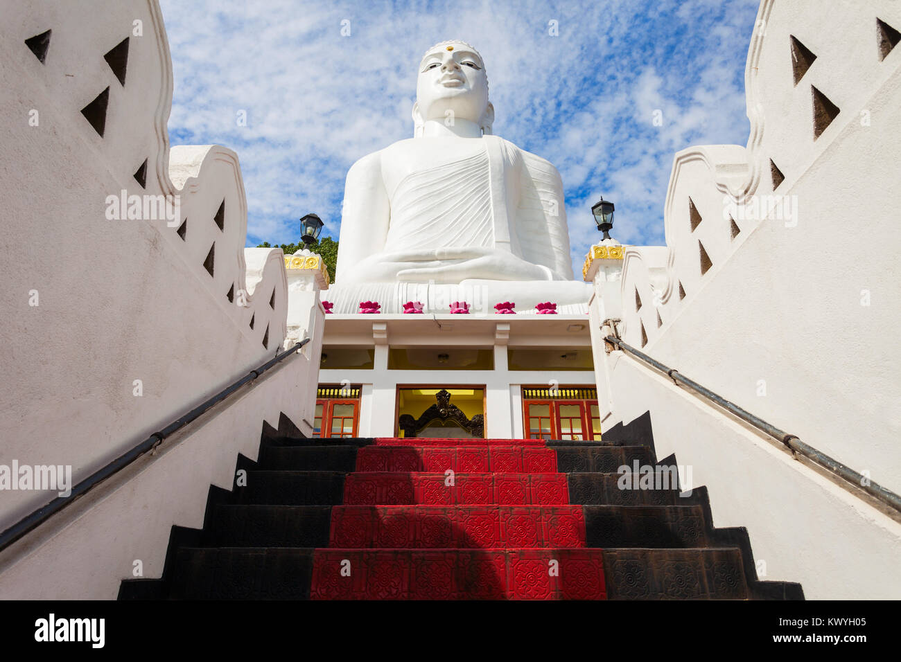Bahirawa Kanda o Vihara Bahirawakanda statua del Buddha, Kandy, Sri ...