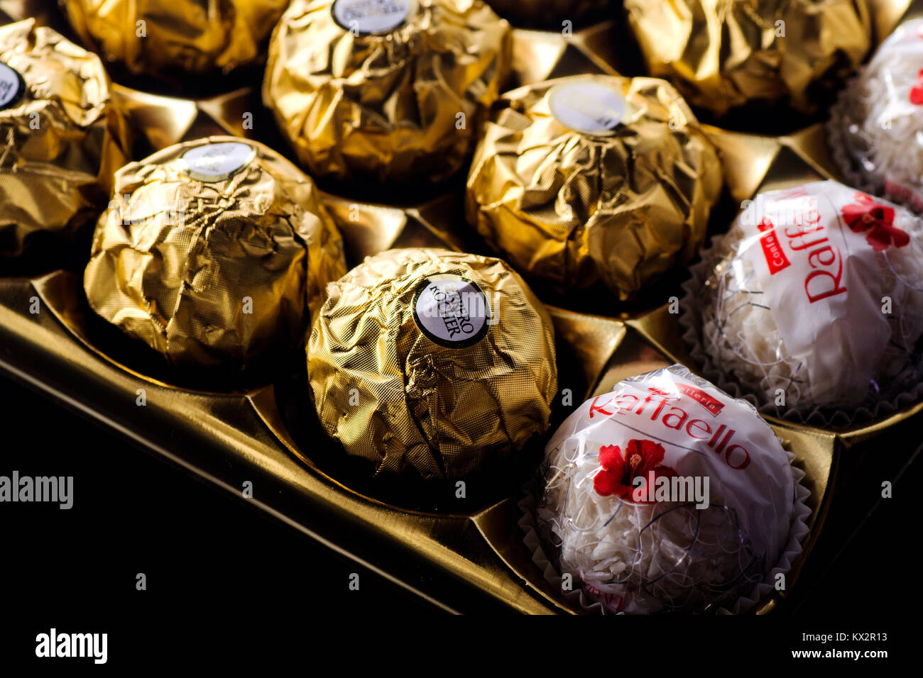 Ferrero raccolta prodotti di cioccolato. Ferrero Rocher è il cioccolato ...