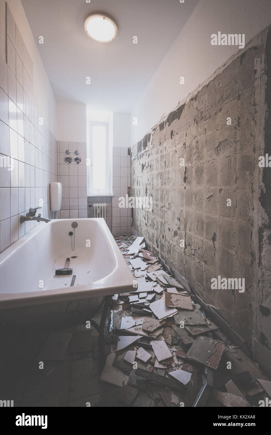 Servizi igienici nel vecchio appartamento immagini e fotografie stock ...