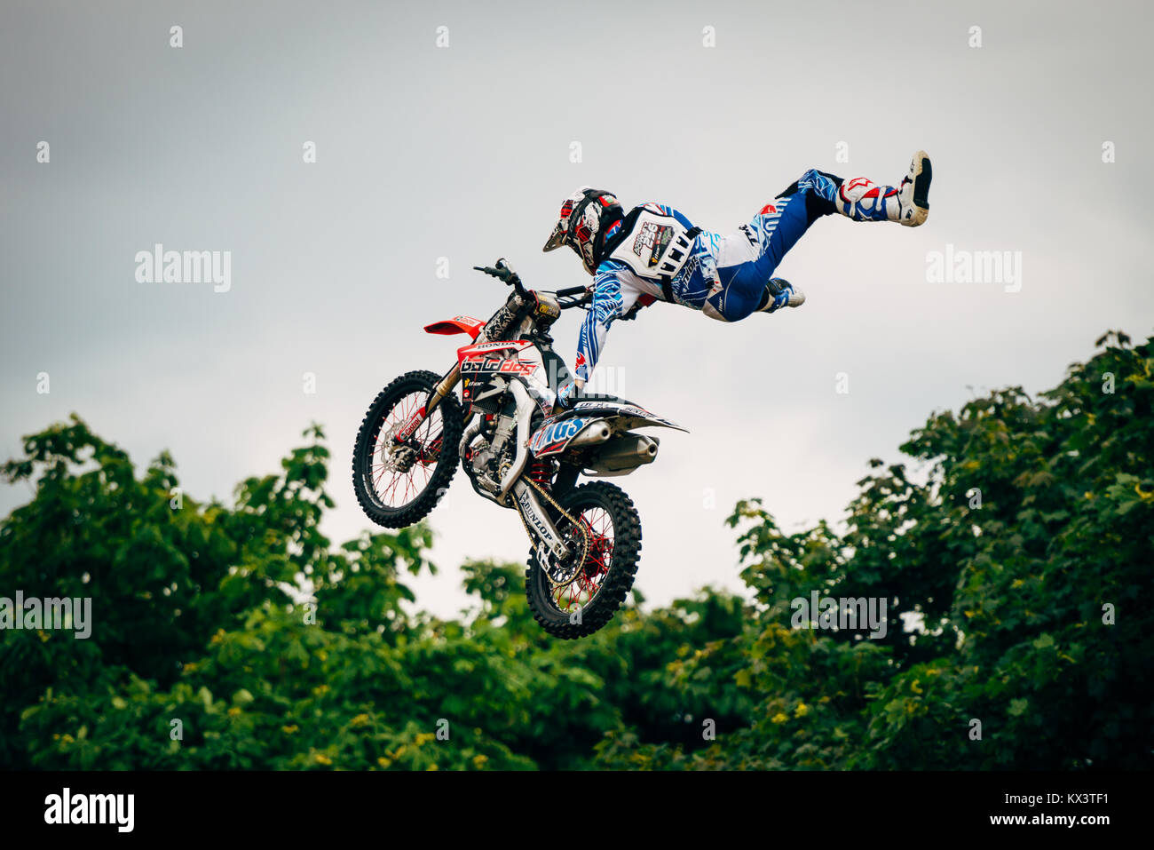 Salto in moto immagini e fotografie stock ad alta risoluzione - Alamy