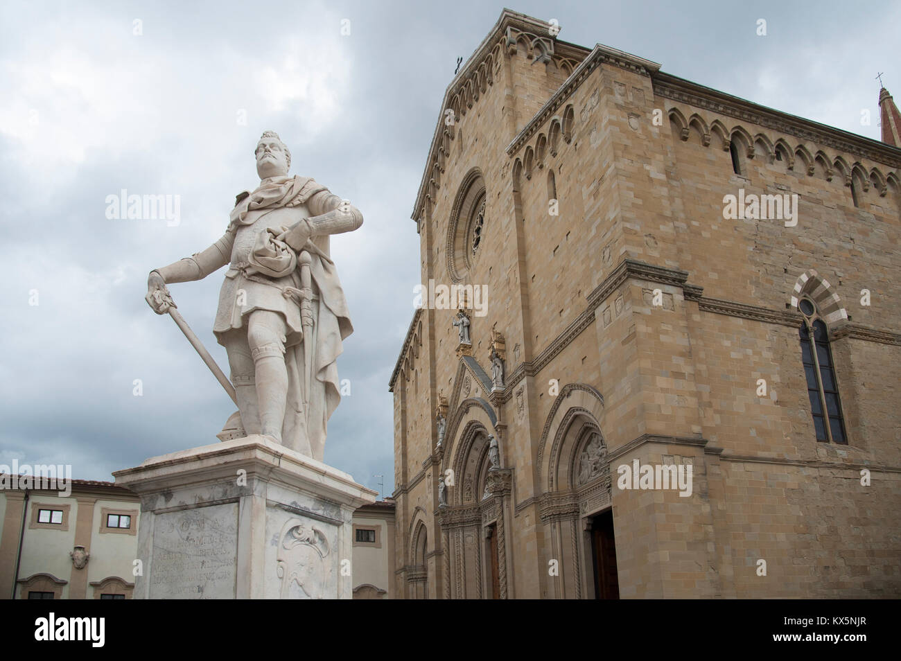 Statua di Ferdinando I de' Medici Granduca di Toscana nella parte ...